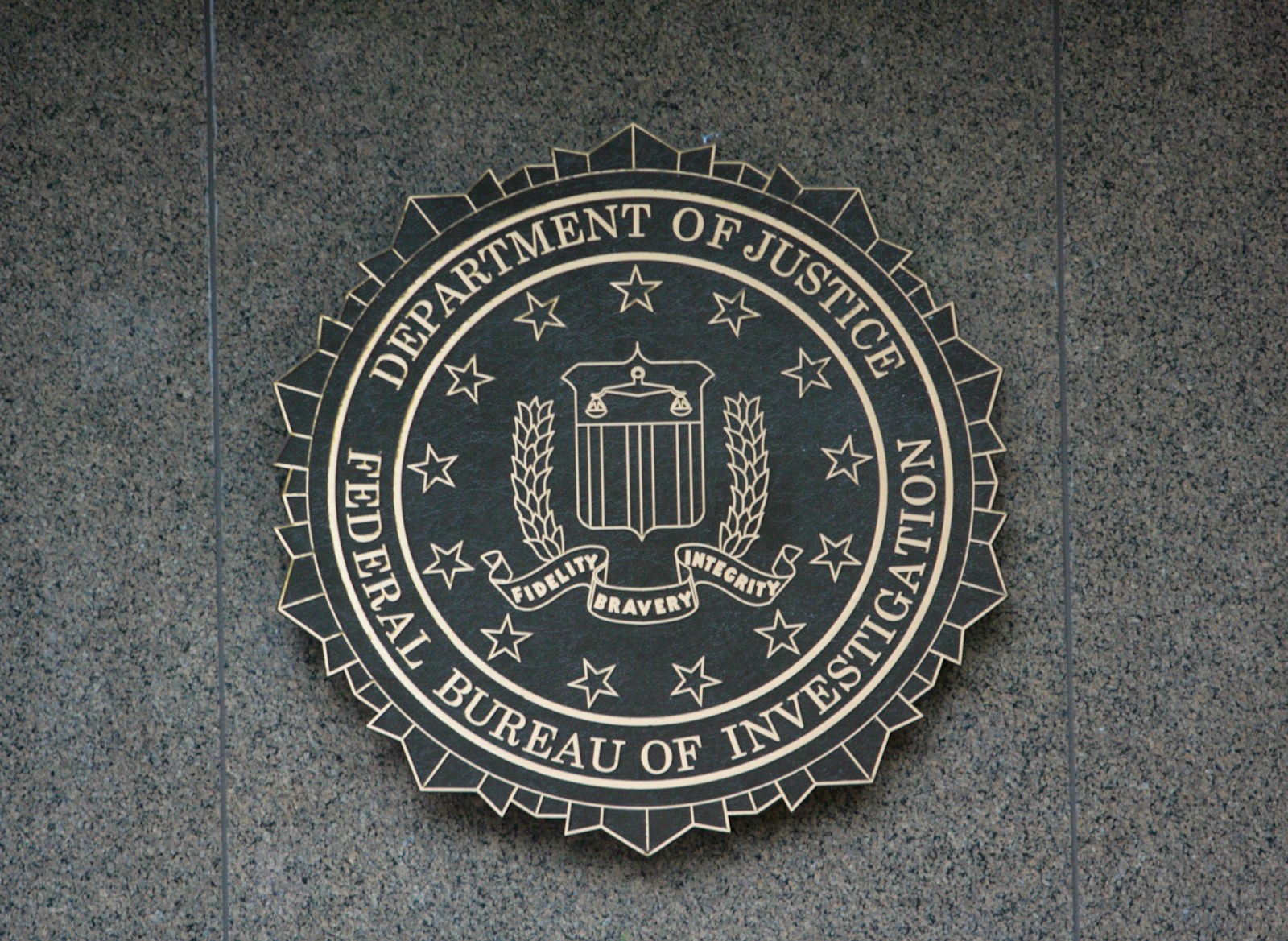 FBI Warns Parents About Online Predators Targeting Teens - WOWO News ...