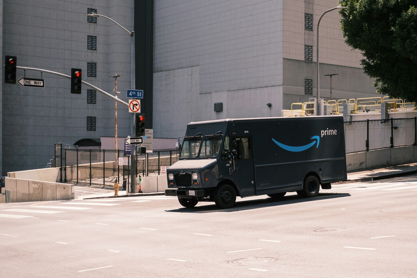 Amazon Delivery Van Stolen with Driver Inside in Ohio - WOWO News/Talk ...